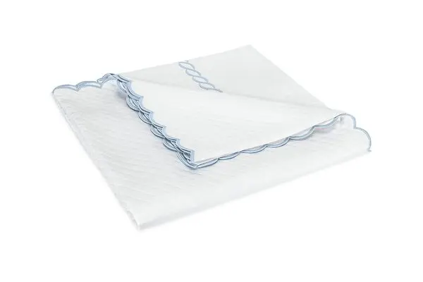 MATOUK Classic Chain Scallop Matelassé Coverlet - Light