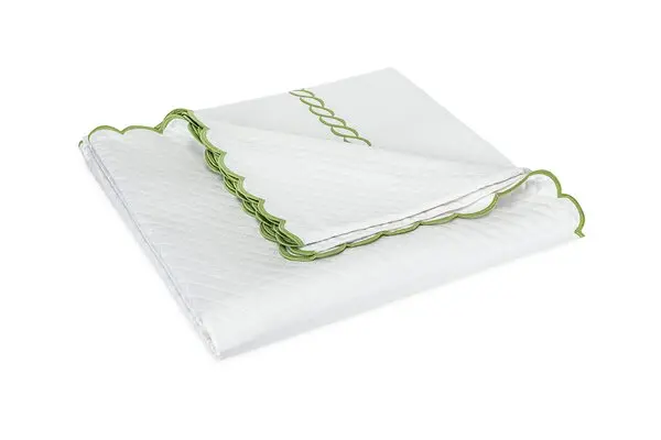 MATOUK Classic Chain Scallop Matelassé Coverlet - Spring