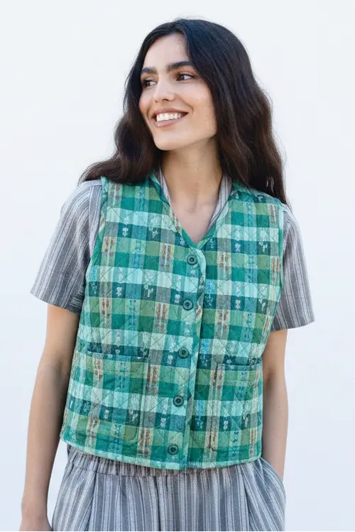 69206 Quilted And Reversible Vest - Garden
