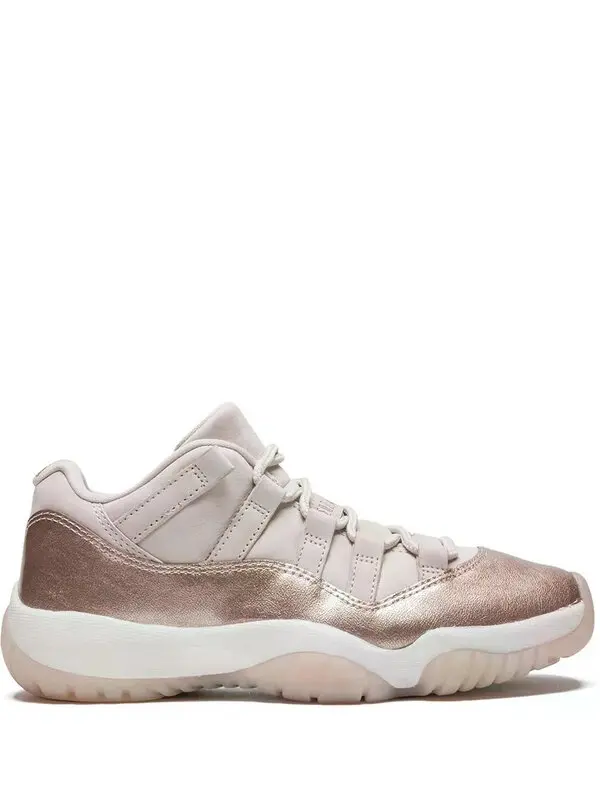 JORDAN 11 Retro Sneakers