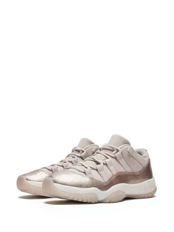 JORDAN 11 Retro Sneakers