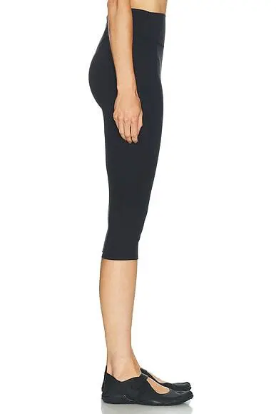 NIKESKIMS Matte 17 Crop Legging