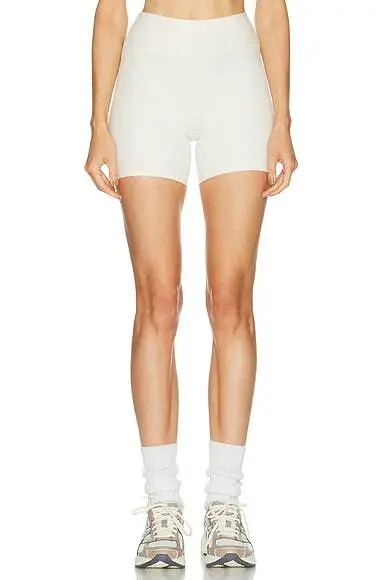 437 The Essentials Short - Cream