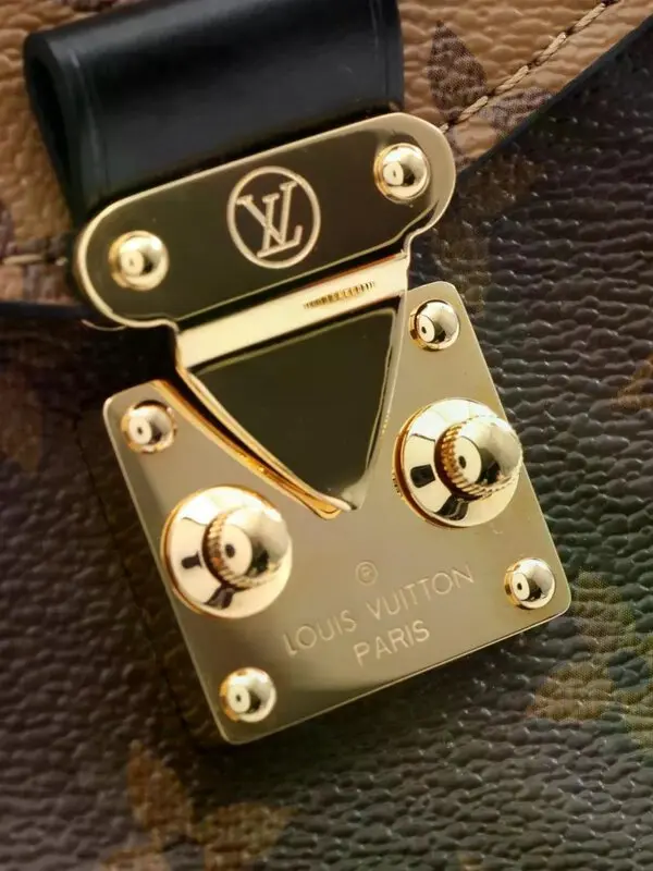 LOUIS VUITTON Pochette Métis Mm Handbag