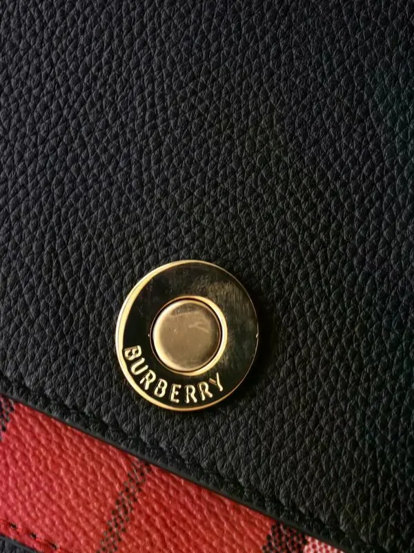 Burberry Medium Crossbody Bag In Vintage Check Canvas And Leather - Black