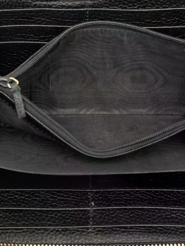 Gucci 2000-2015 Grained Calfskin Soho Zip Around Wallet Long Wallets
