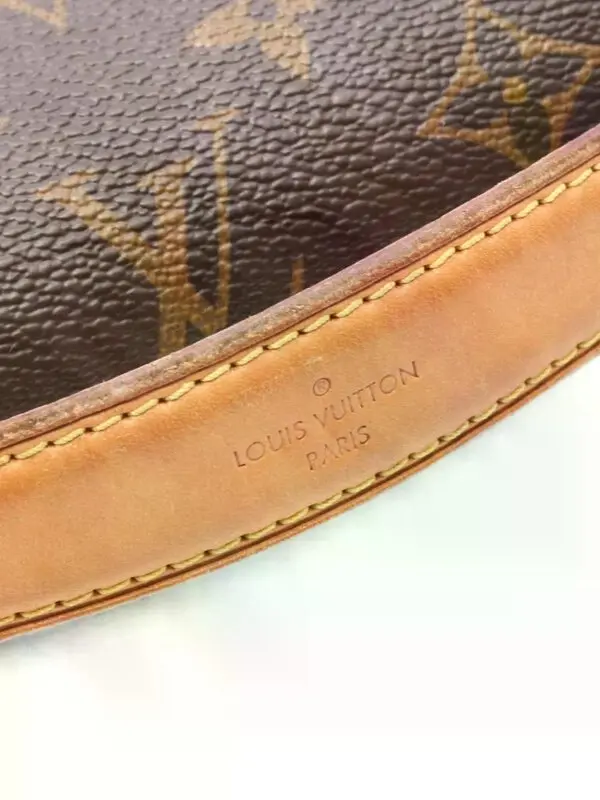 LOUIS VUITTON 2021 Pochette Metis Handbag
