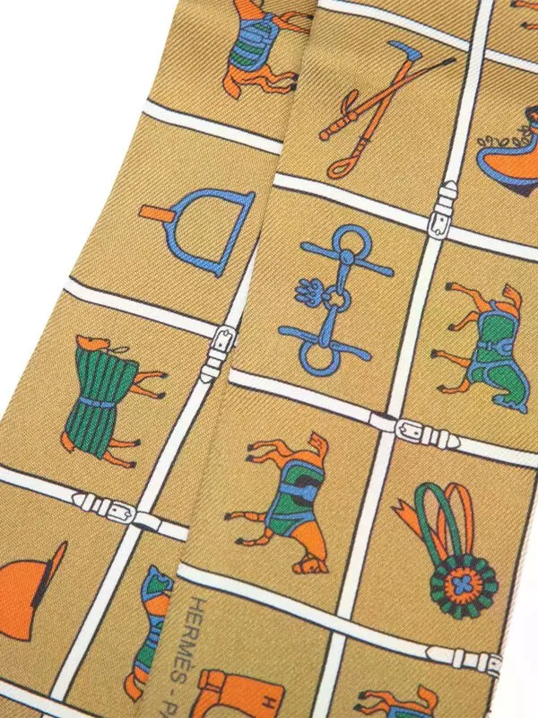 Hermès 2010-2026 Couvertures Et Tenues De Jour Silk Twilly Scarf Scarves - Brown