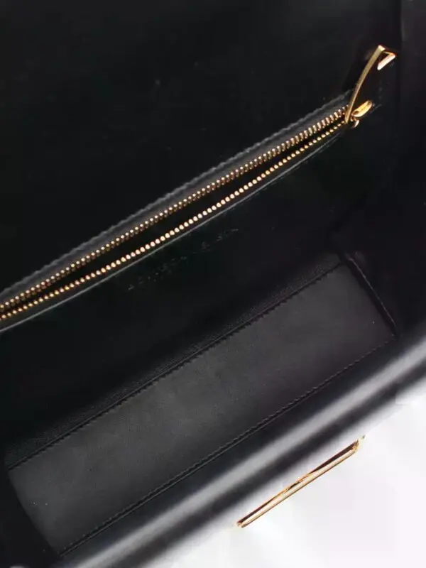 Bottega Veneta The Clip Leather Crossbody Bag - Black