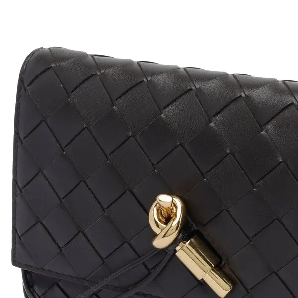 Bottega Veneta Andiamo Pouch On Strap - Brown