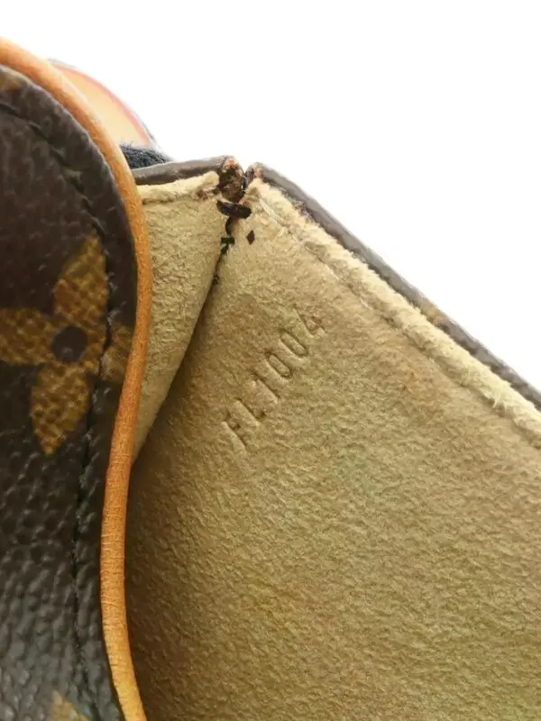 LOUIS VUITTON 2004 Pochette Florentine Belt Bag