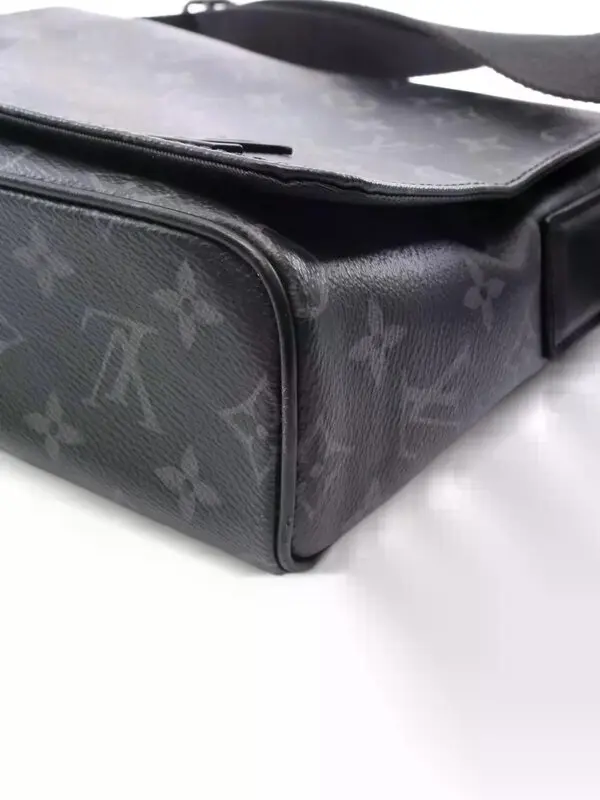 LOUIS VUITTON District Pm Messenger Bag