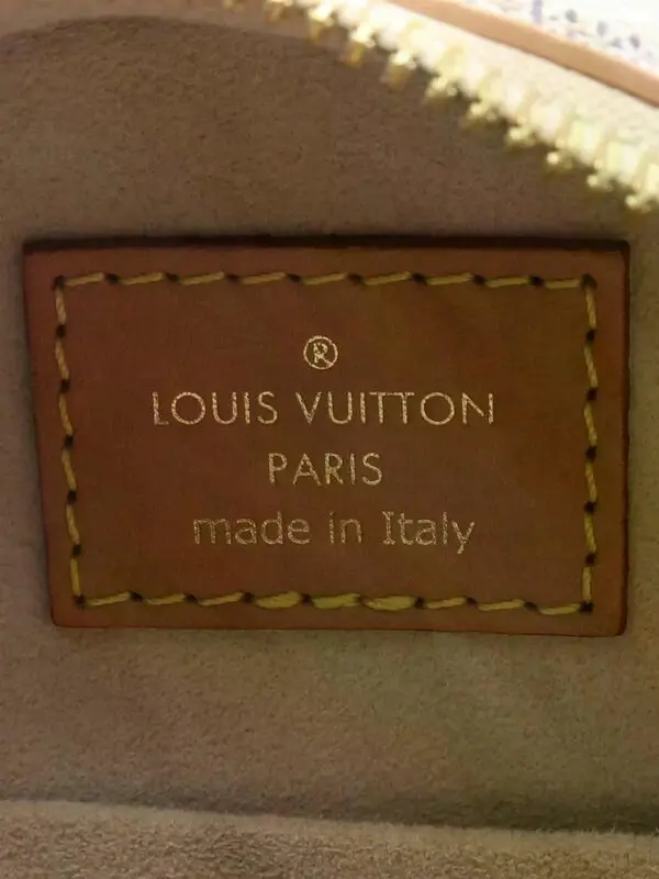 LOUIS VUITTON Boîte Chapeau Souple Shoulder Bag