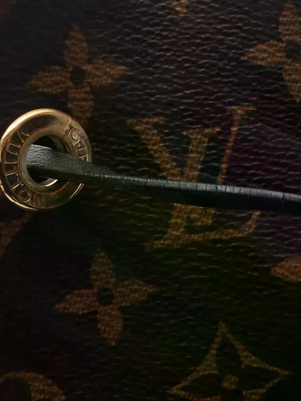 LOUIS VUITTON 2021 Néonoé Monogram Bucket Bag