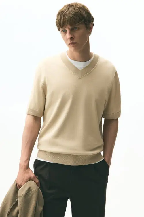 H&m Regular Fit Fine-knit V-neck T-shirt