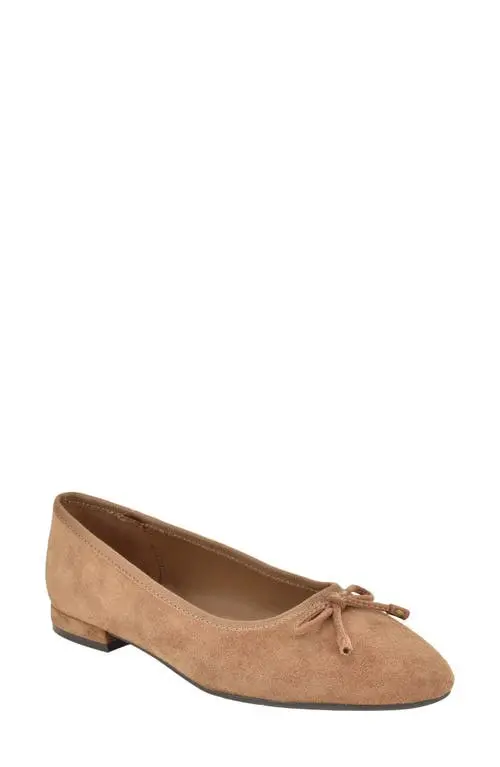 Calvin Klein Cyrie Bow Embellished Ballet Flat - Medium Natural