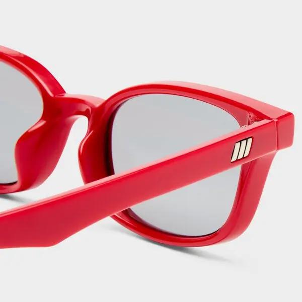 Le Specs Echelon