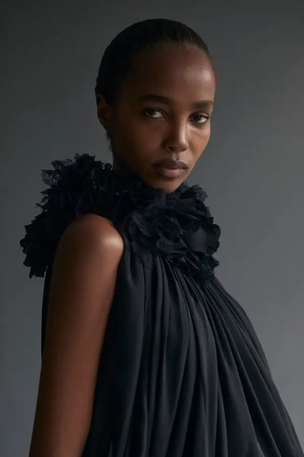 HEIRLOME Lizette Top With Removable Chantilly Lace Collar