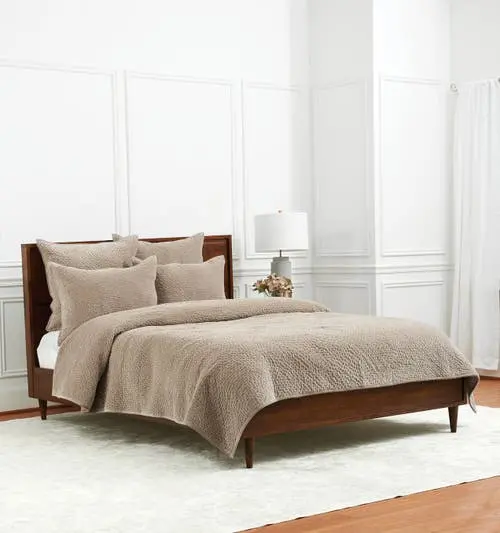 ELISABETH YORK Vela Fawn Queen Quilt