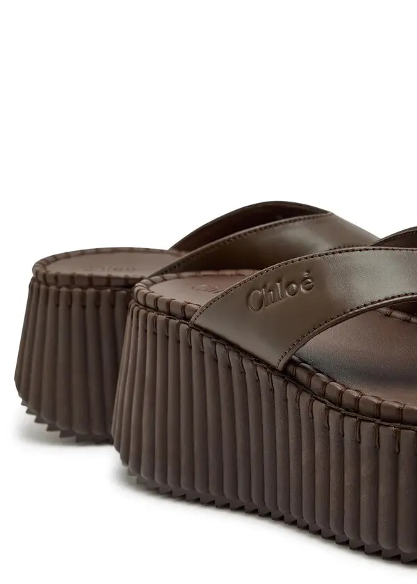 Chloé Leather Wedge Thong Sandals - Brown