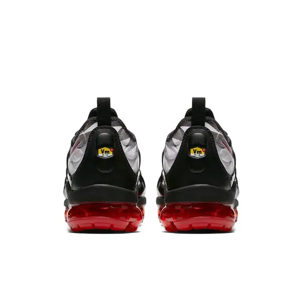 Nike Vapormax Plus Sneakers - Black/red