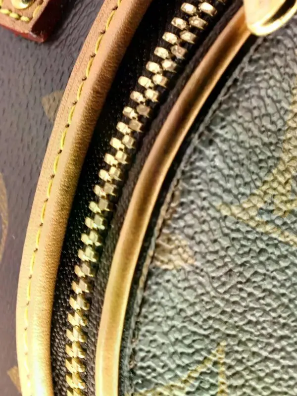 LOUIS VUITTON Mini Boite Chapeau Bag