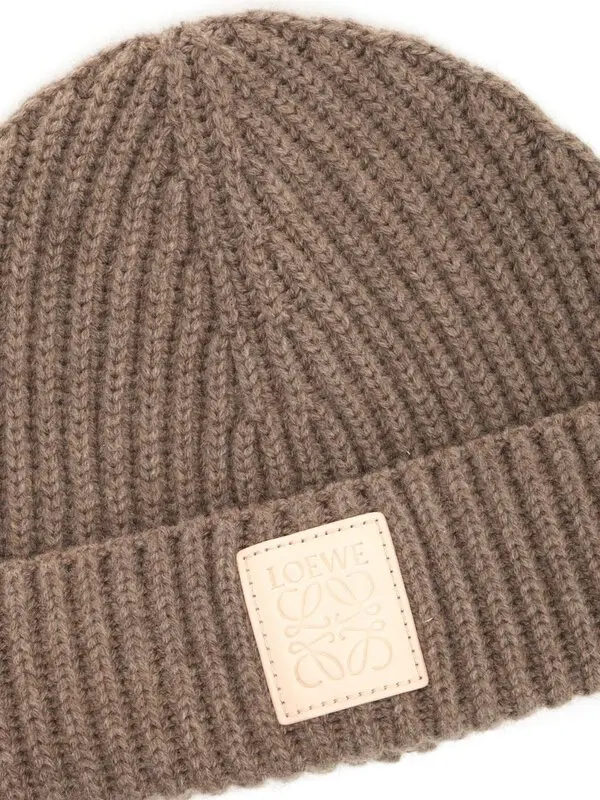 Loewe Ribbed Cashmere Hat With Leather Patch - Cream
