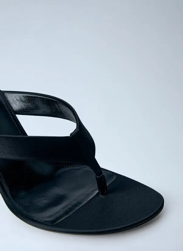 Saint Laurent Opyum Thong Sandals With Monogram Heel - Black