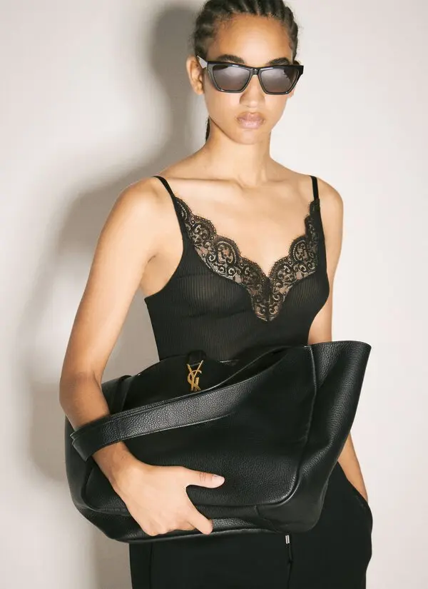 Saint Laurent Le 5 À 7 Bea Shoulder Bag - Black