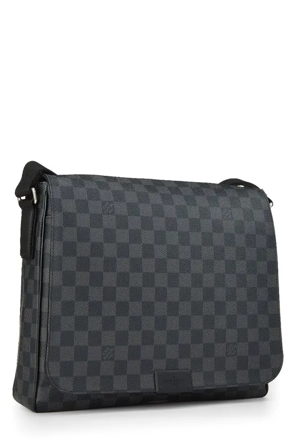 LOUIS VUITTON Damier Graphite District Messenger