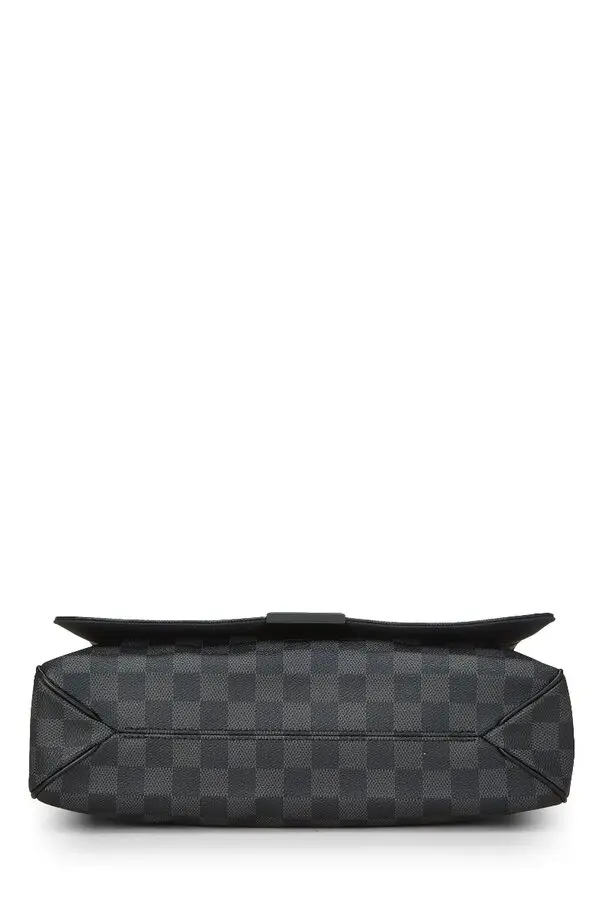 LOUIS VUITTON Damier Graphite District Messenger