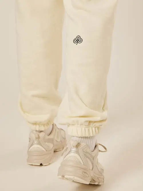 BE ATHLETICA Varsity Cuffed Joggers - Marshmallow