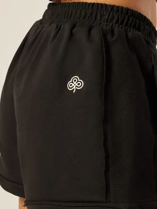 BE ATHLETICA Be The Moment Shorts - Black