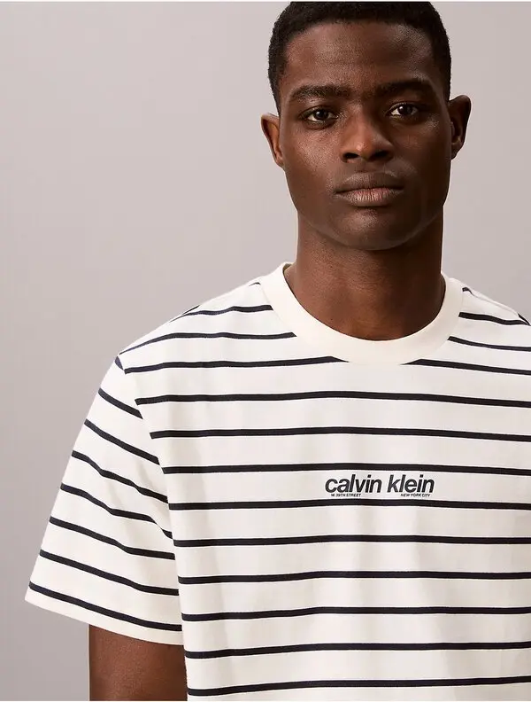 Calvin Klein Graphic Stripe Relaxed T-shirt - Tofu
