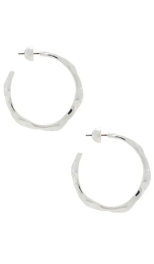 Ettika Classical Wave Hoops In Metallic