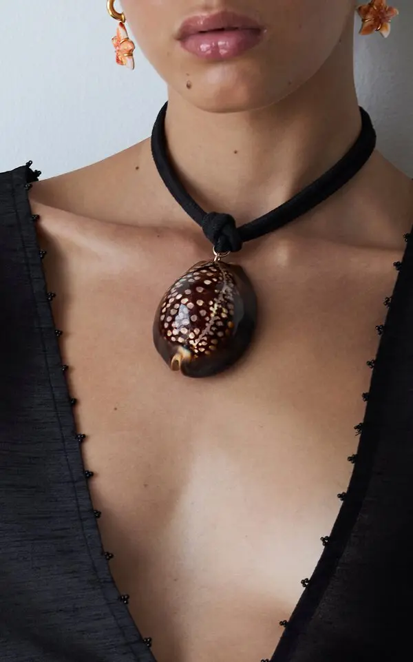 Chan Luu Corda Concha Shell Choker Necklace
