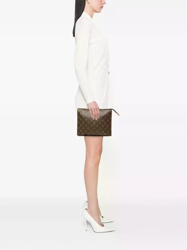 LOUIS VUITTON Monogram Toiletry Pouch 26 Clutch Bag