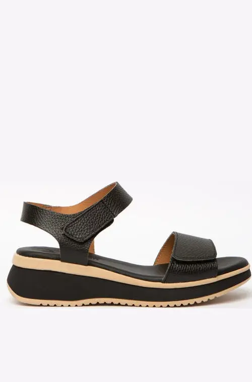 MENINA STEP Napoli Flat Sandal - Black