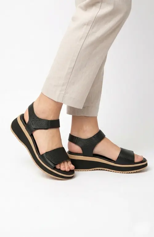 MENINA STEP Napoli Flat Sandals - Black