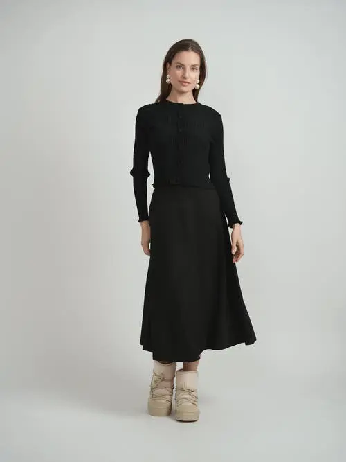 QEW Ribbed Knit Cropped Cardigan With Crewneck And Button Closure