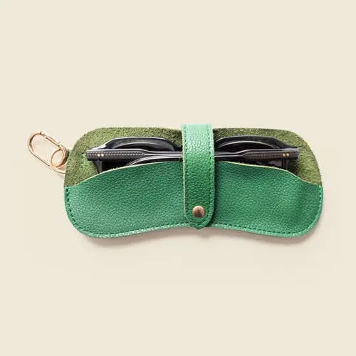 CASUPO Leather Sunglasses Case With Key Ring - Green