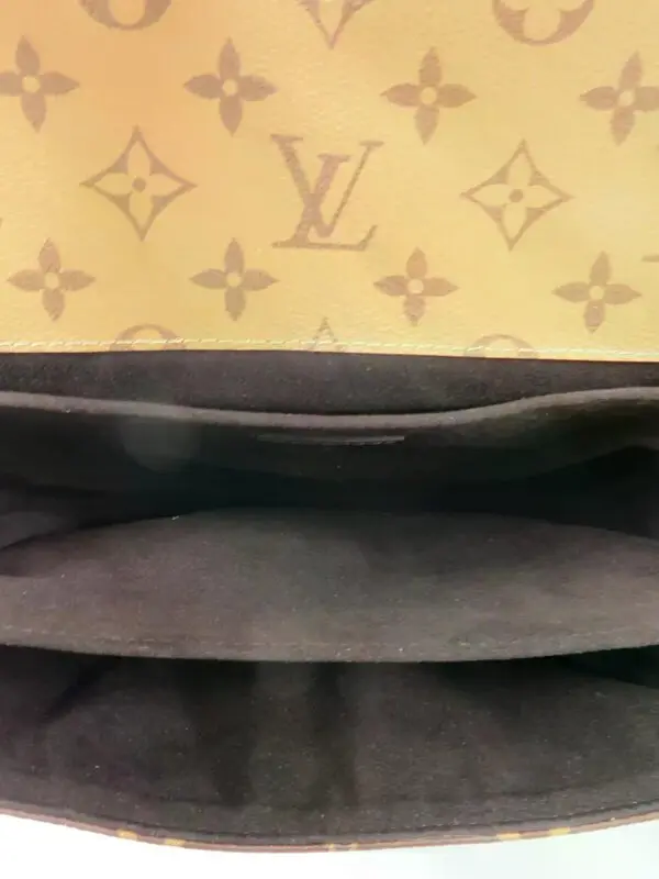 LOUIS VUITTON Pochette Metis Monogram Reverse Shoulder Bag - Neutrals