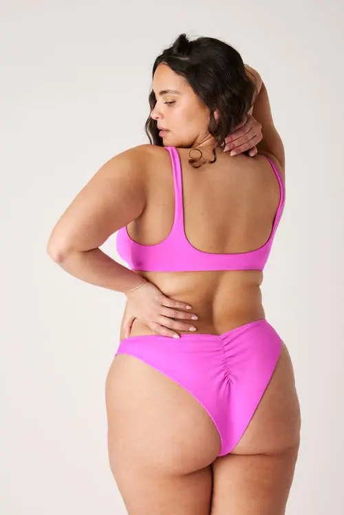 LONDRE BODYWEAR Sleek High-cut Scrunch Bottoms - Fuchsia
