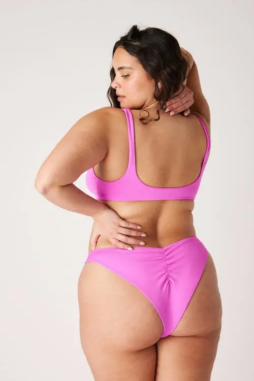 LONDRE BODYWEAR The Plunge Scoop Top By - Fuchsia