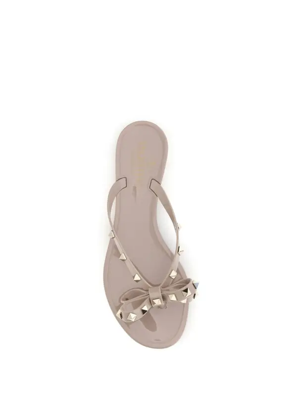 Valentino Garavani Rockstud Pvc Flip-flop Sandals - Cream