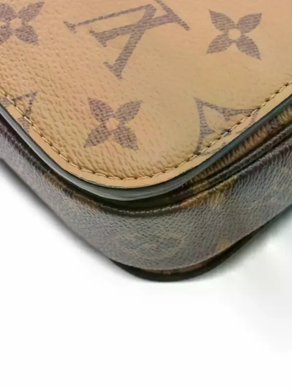 LOUIS VUITTON Pochette Métis Mm Handbag - Neutrals