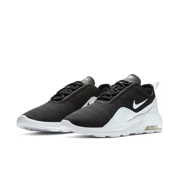 Nike Max Motion 2 Low Top Sneakers