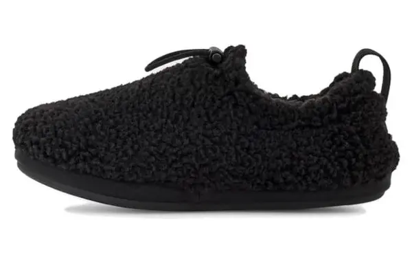 UGG Plushy Slipper - Black