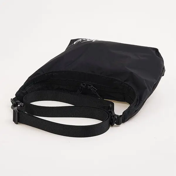 NANGA Zippered Shoulder Bag