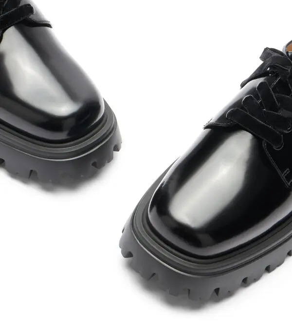 STUART WEITZMAN Laced Flat Shoes